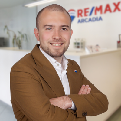 Davide Riccardi dell'agenzia RE/MAX Arcadia di Fidenza con ruolo ...