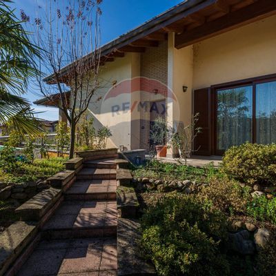 Villetta bifamiliare in Vendita Lonate Pozzolo 20821259-1139 | RE/MAX ...